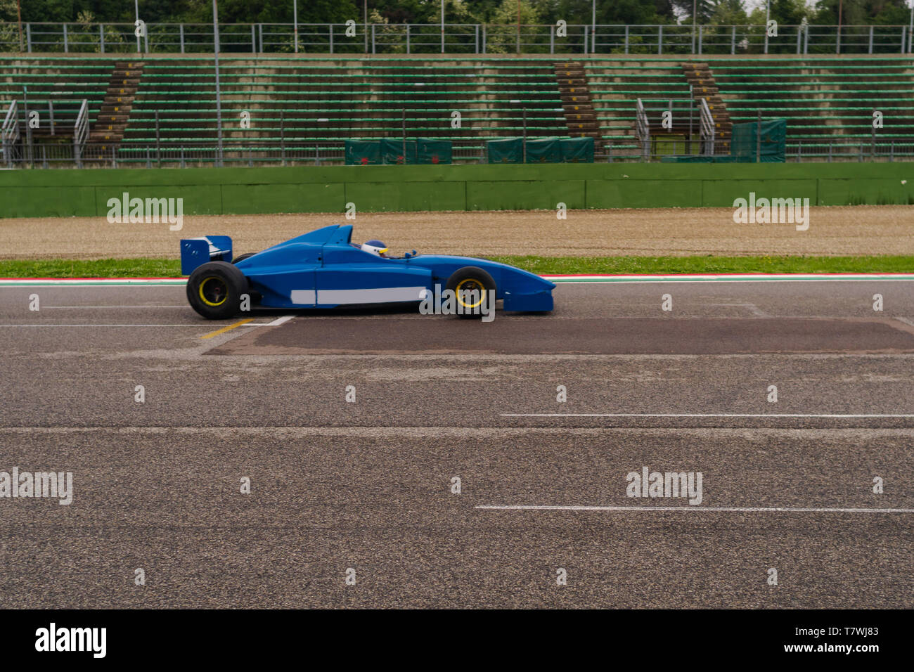 Formula 1 car on track hi-res stock photography and images - Alamy