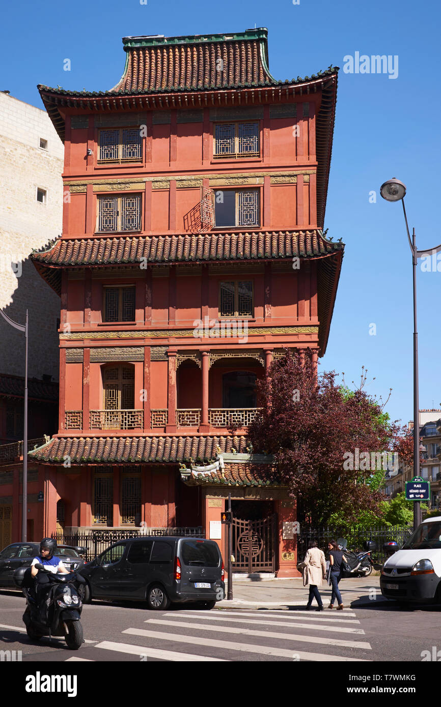 France, Paris, Chinese pagoda, Loo house built in 1926, now a private ...