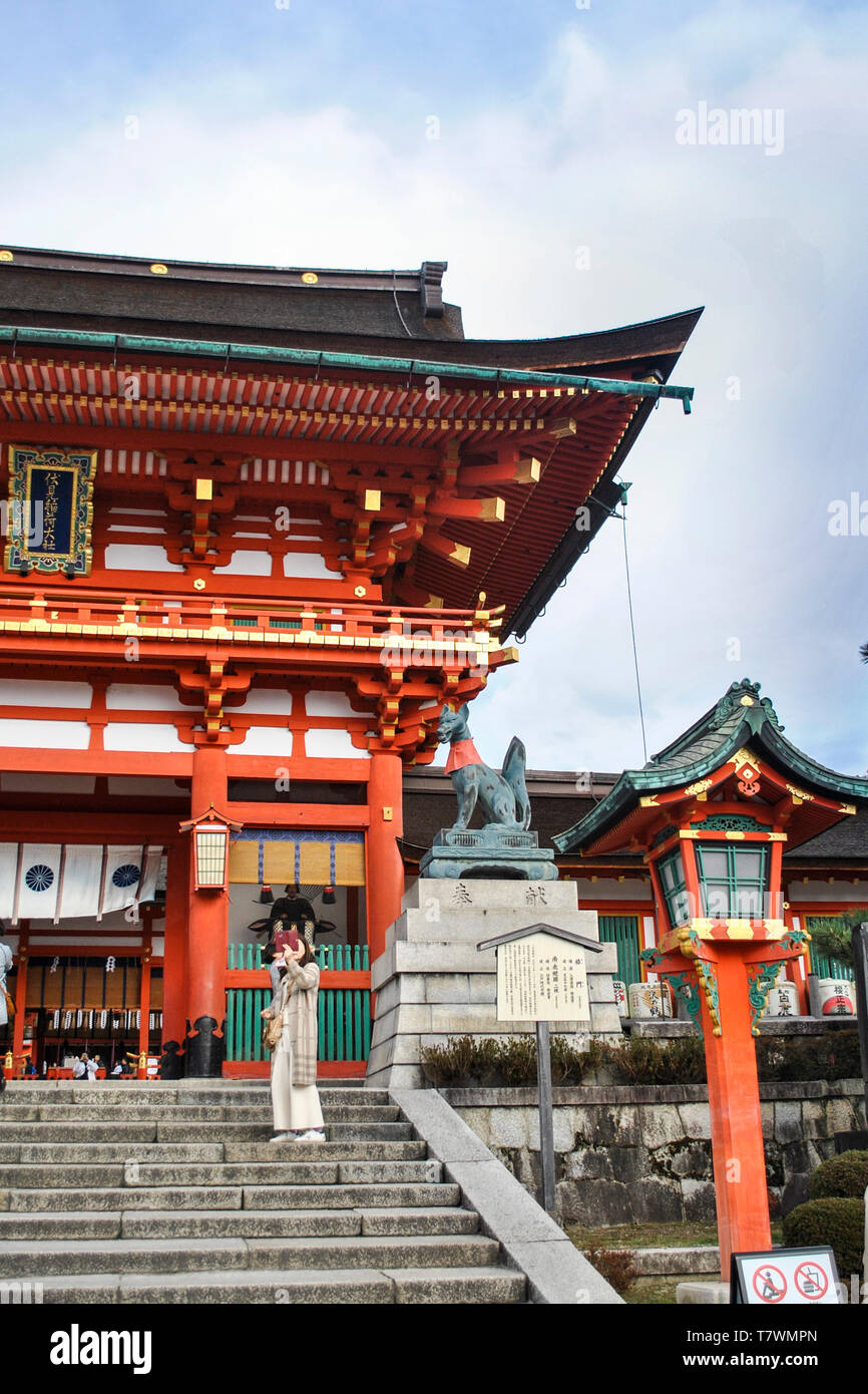 Shrine person hi-res stock photography and images - Alamy