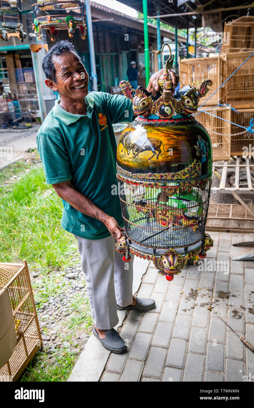 Bird seller hi-res stock photography and images - Alamy
