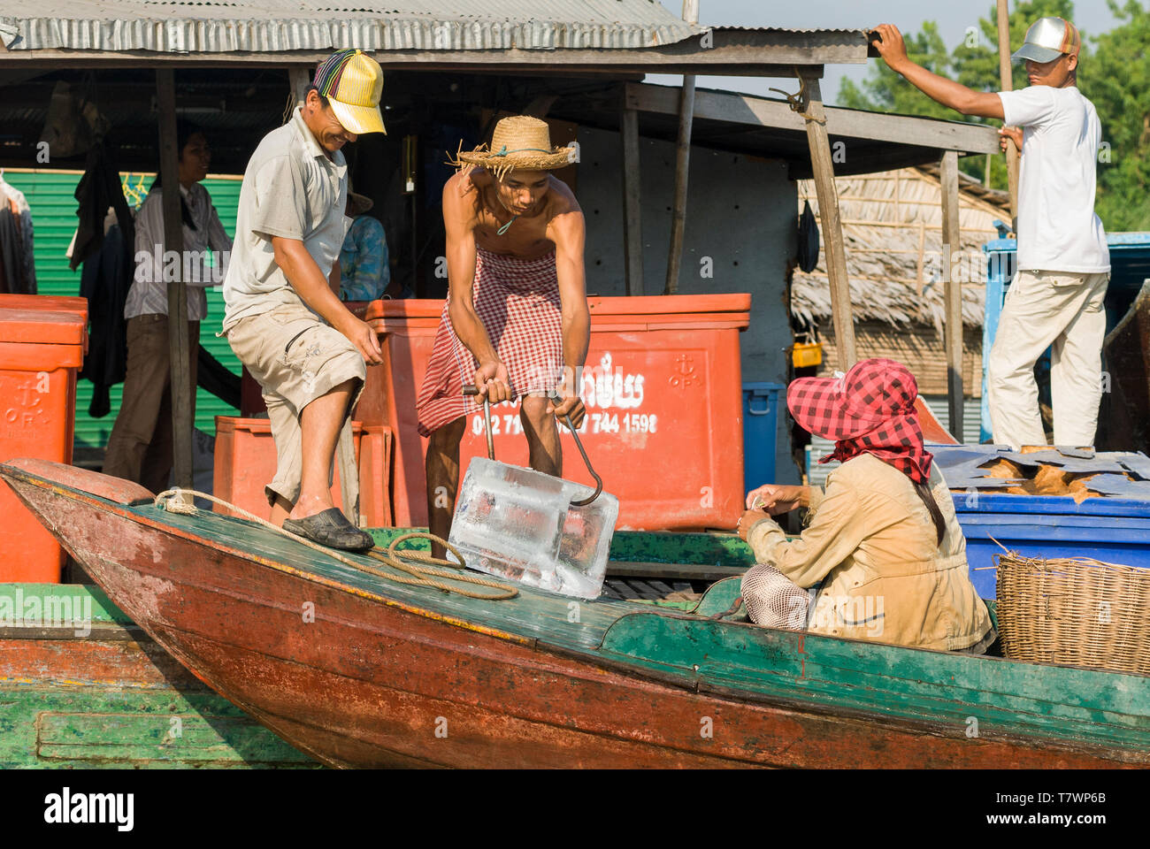 Ice delivery man hi-res stock photography and images - Alamy