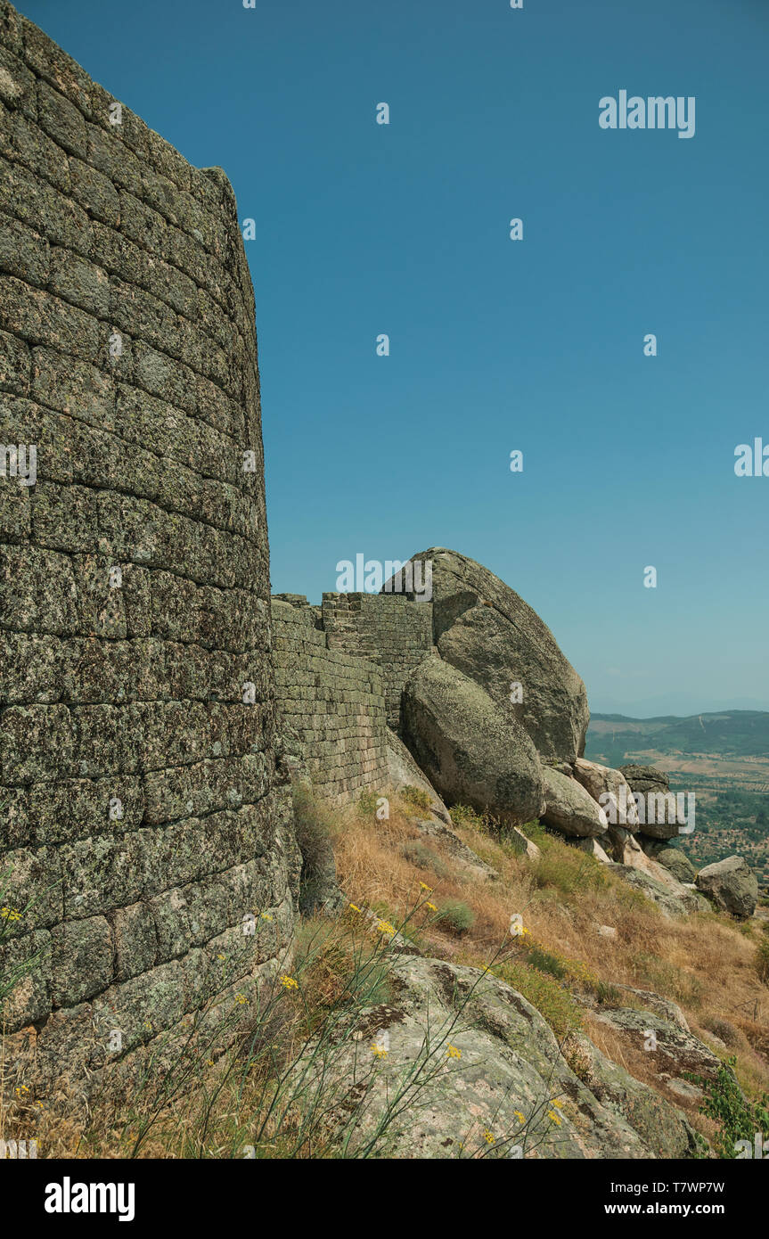 Monsanto castle ruins portugal hi-res stock photography and images - Alamy