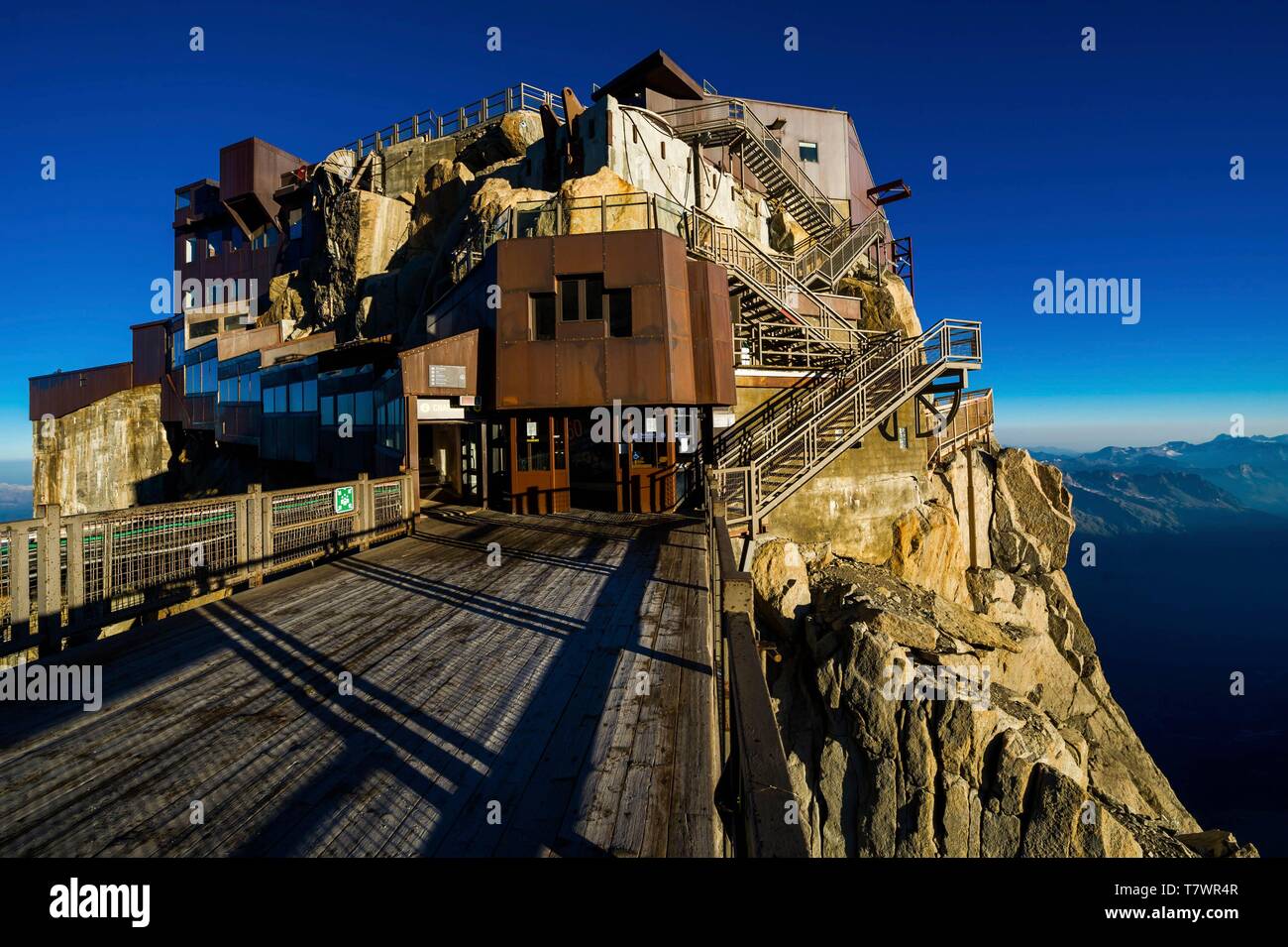 France, Haute-Savoie, Chamonix-Mont-Blanc, summit station of the ...