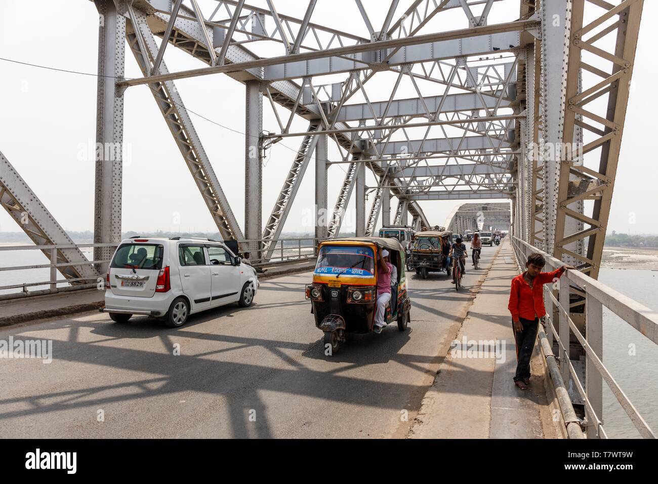 India, Uttar Pradesh, Varanasi, Dufferin bridge (Malviya bridge Stock ...