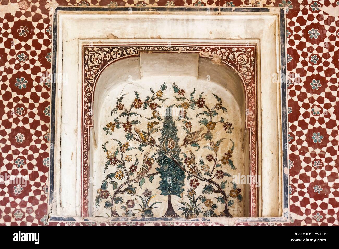 India, Madhya Pradesh, Datia, Bir Singh Deo palace painting Stock Photo ...