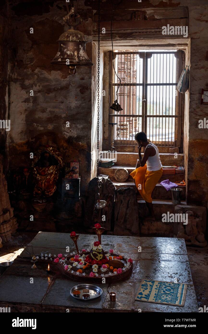 India, Madhya Pradesh, Omkareshwar, a priest inside Siddhanath temple ...