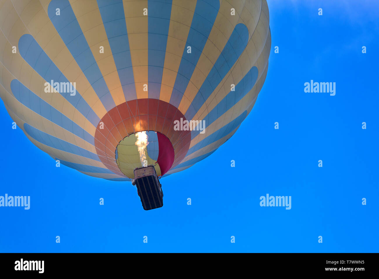 Overhead view hot air balloon basket hi-res stock photography and ...