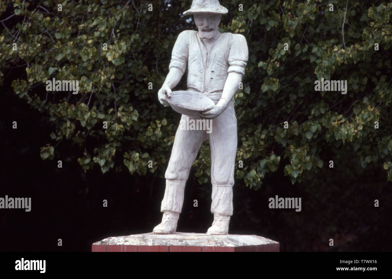 STATUE ON THE SITE OF GOLD DISCOVERY, FOSTER, VICTORIA, AUSTRALIA Stock ...