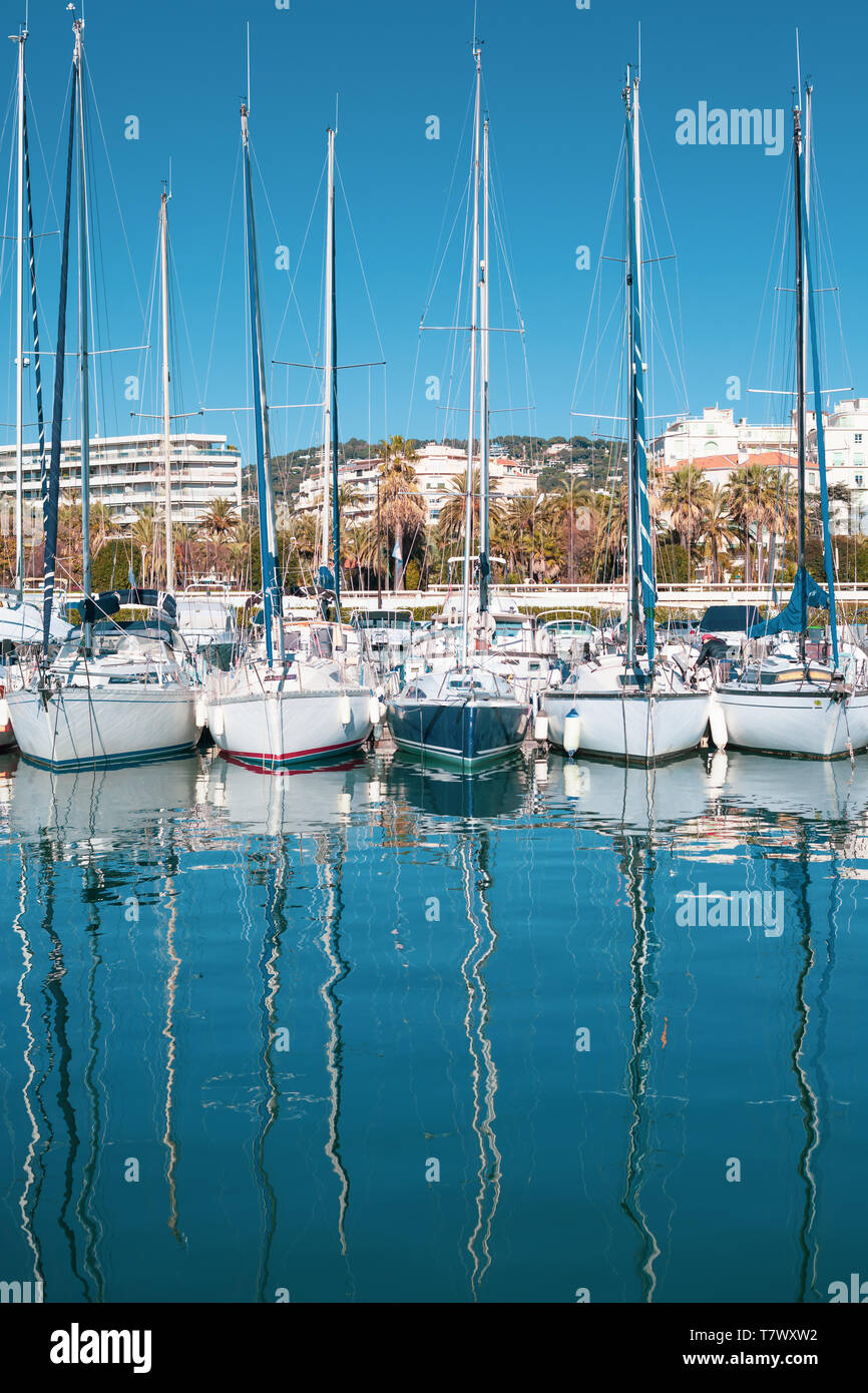 View cannes waterfront luxury yachts hi-res stock photography and ...
