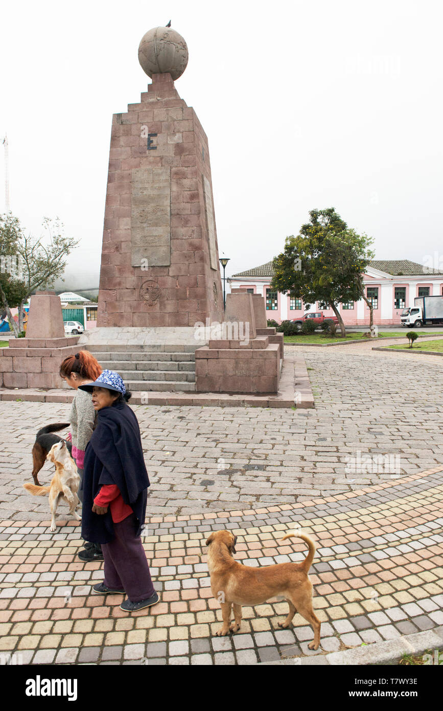 Equator marker hi-res stock photography and images - Alamy