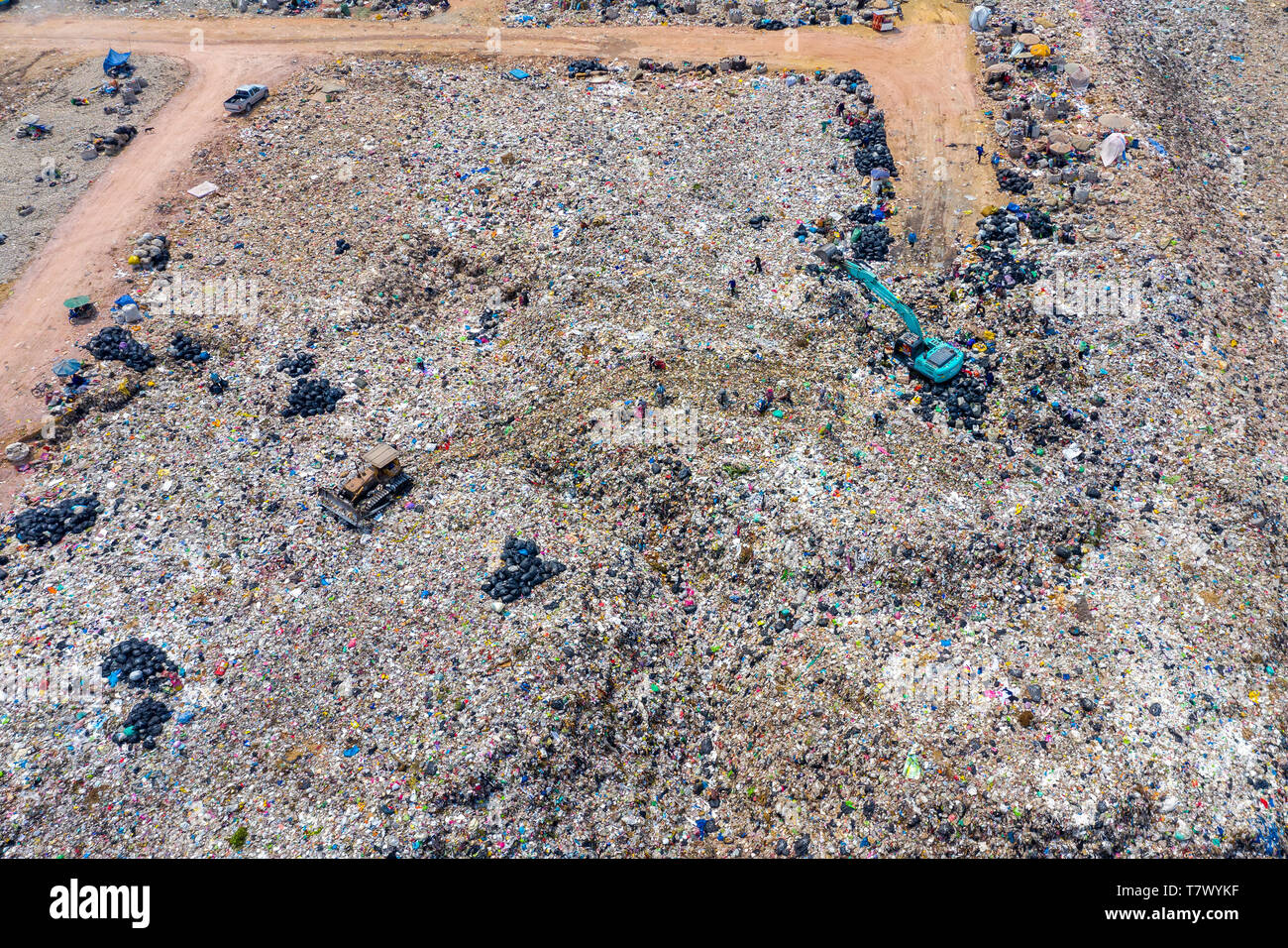 Large waste dump trash truck hi-res stock photography and images - Alamy