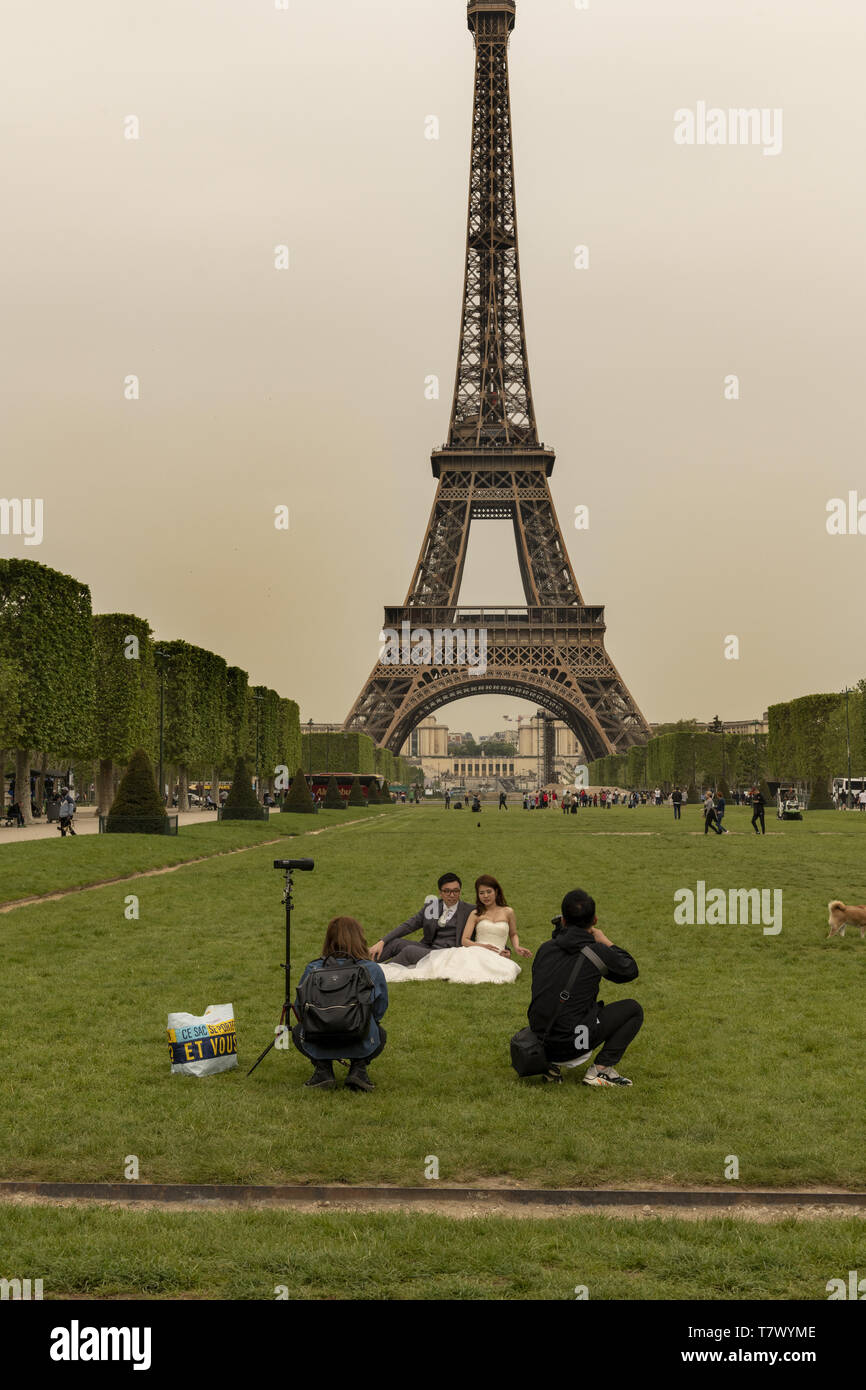 France, Paris, The Eiffel Tower, the tallest structure in Paris Stock ...