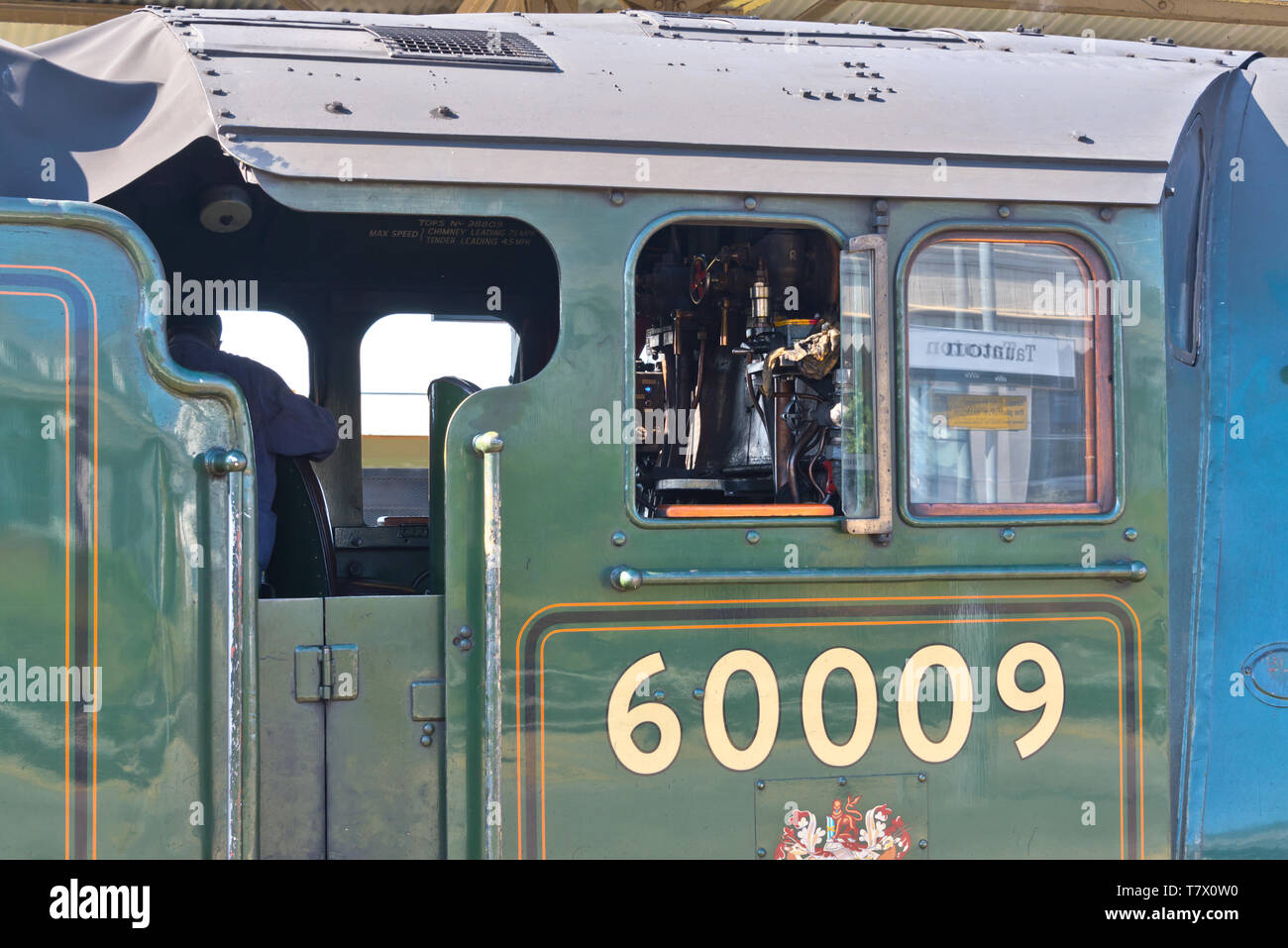 Steam locomotive 60009 "Union of South Africa" pulling the Torbay ...