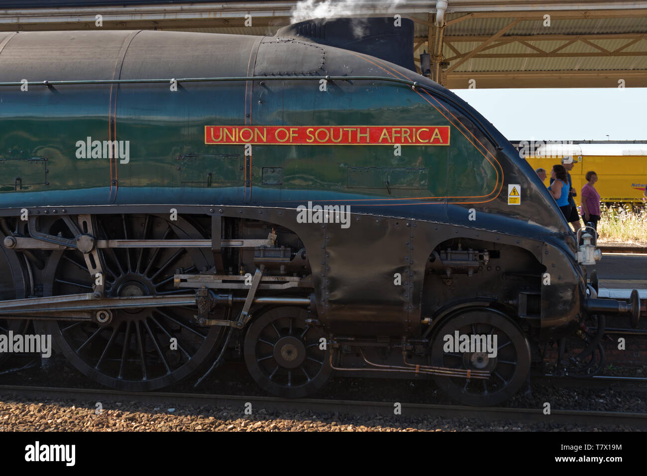 Steam locomotive 60009 "Union of South Africa" pulling the Torbay ...