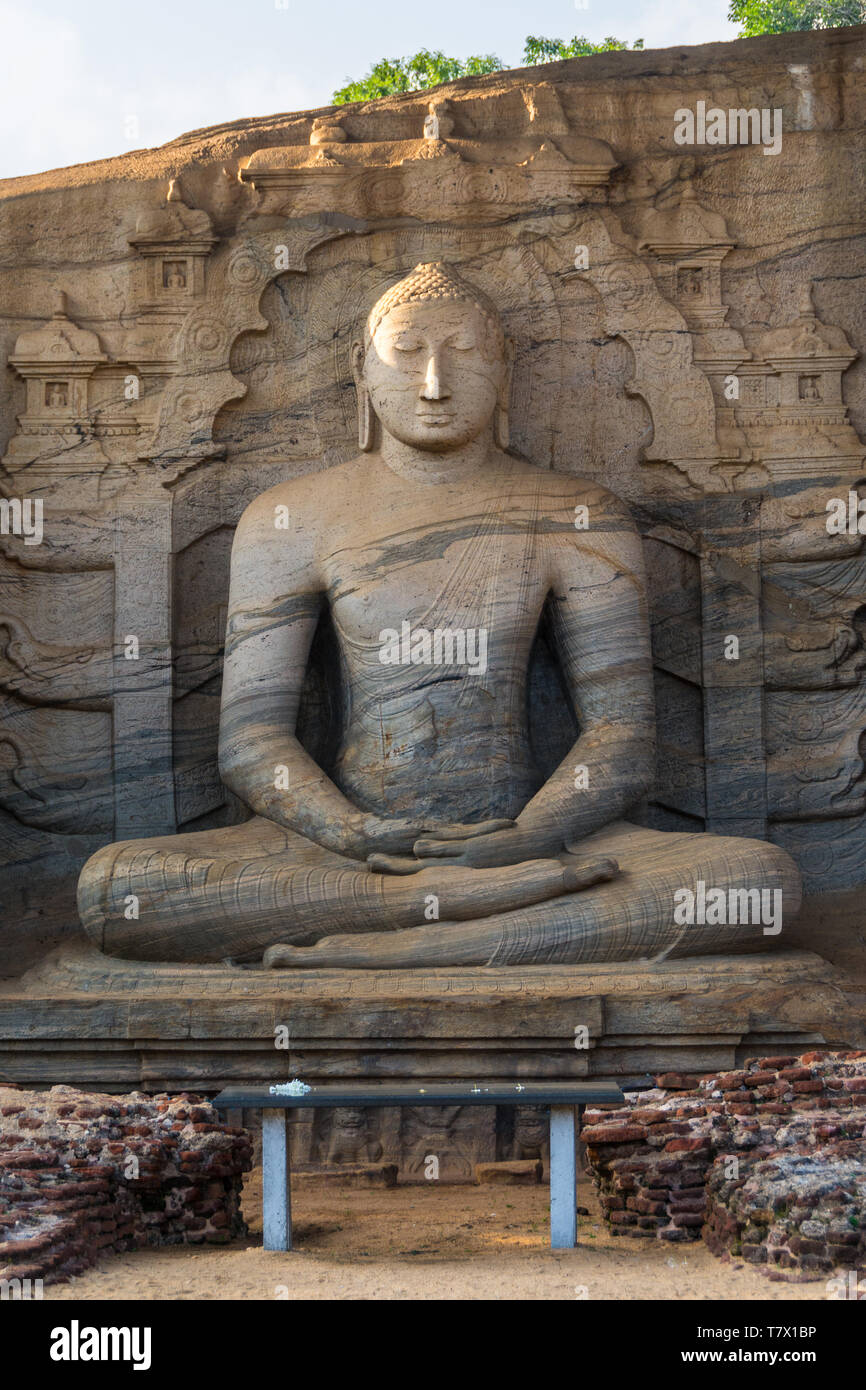 15 foot tall statue hi-res stock photography and images - Alamy
