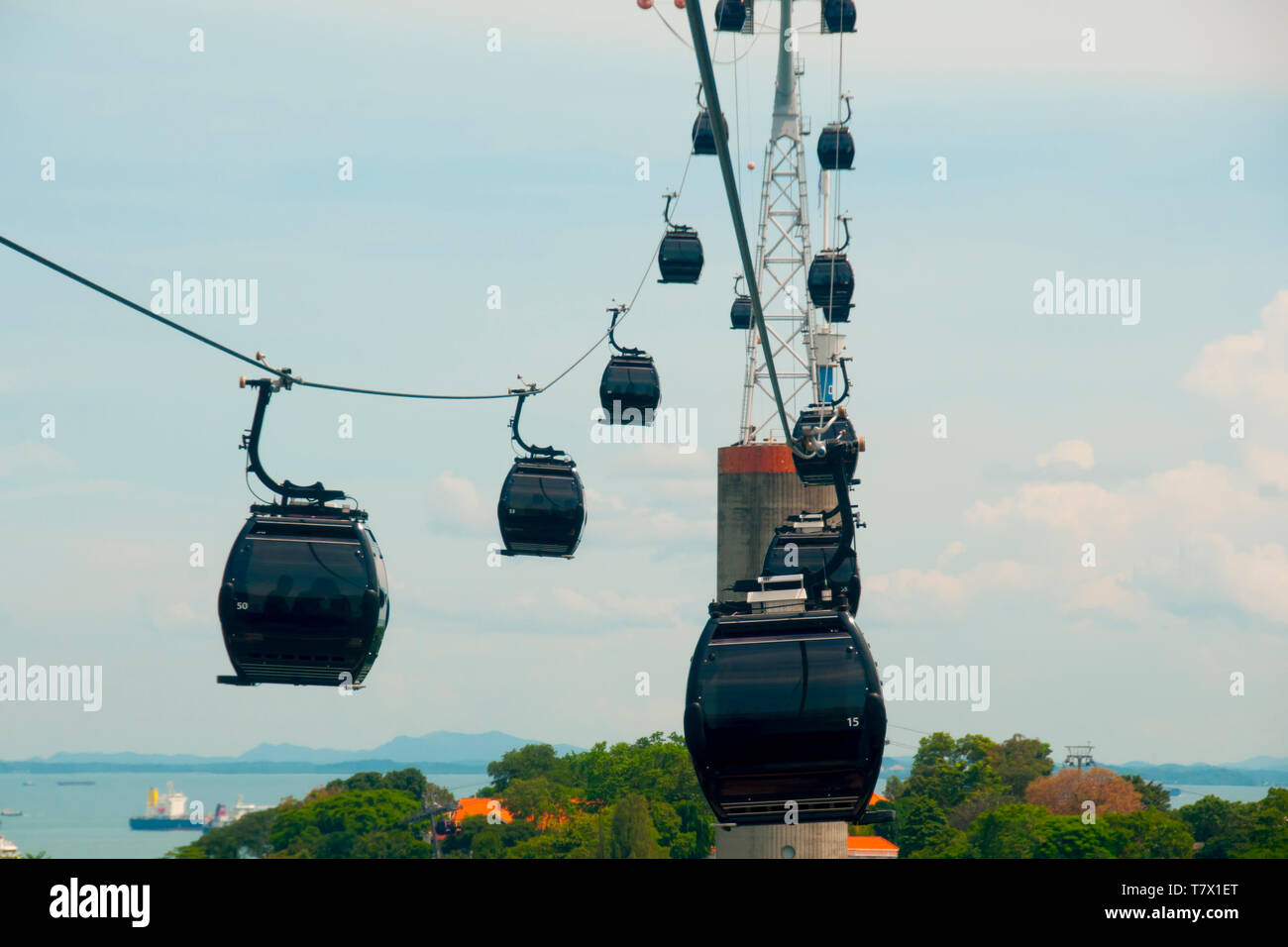 Cable car sentosa island singapore hi-res stock photography and images ...