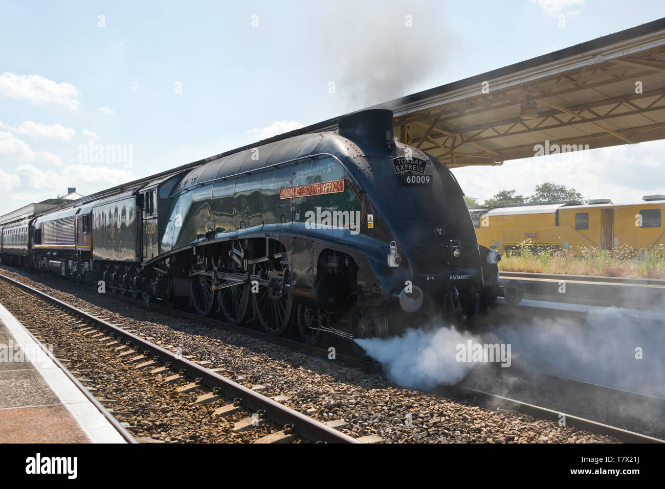 Steam locomotive 60009 "Union of South Africa" pulling the Torbay ...