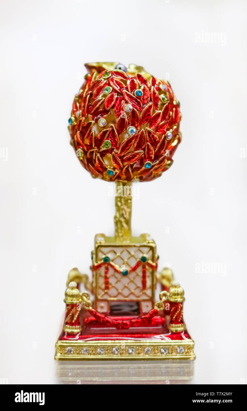 Art deco jewelry hi-res stock photography and images - Alamy