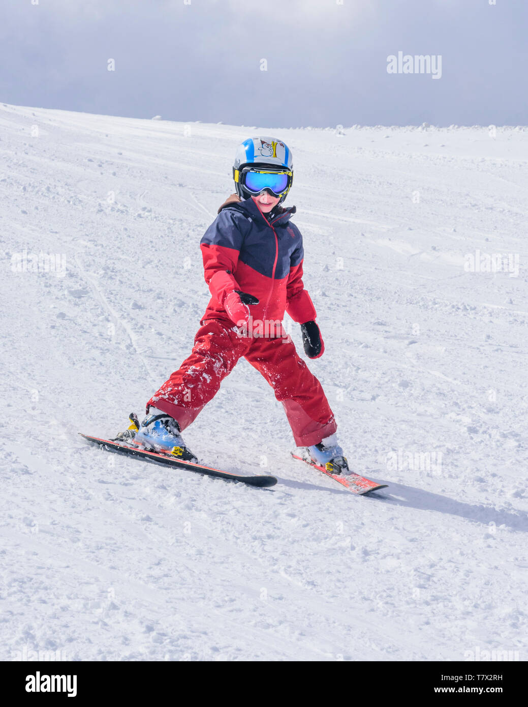 Boy skiing downhill hi-res stock photography and images - Alamy