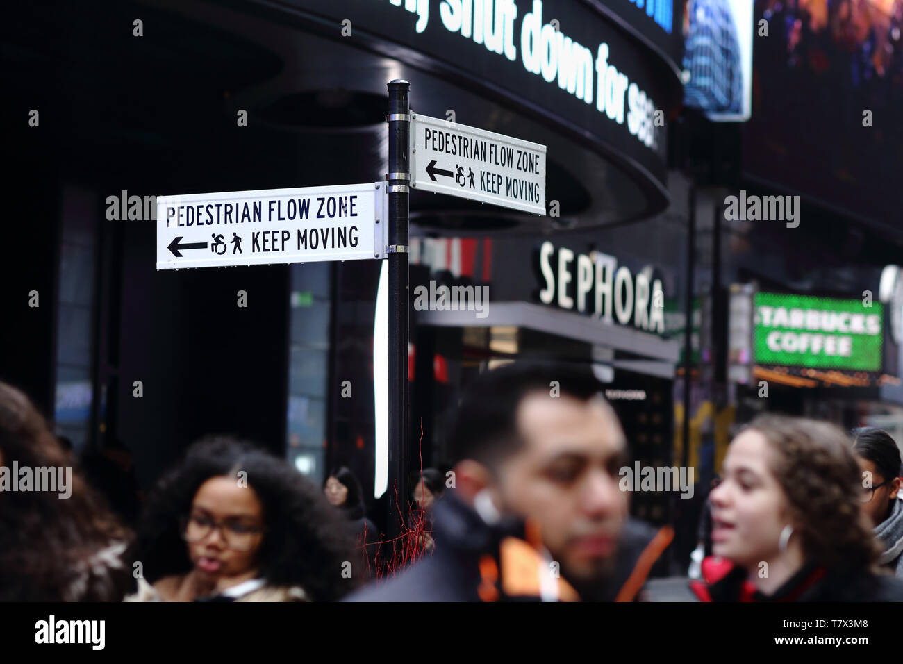 Keep moving sign hi-res stock photography and images - Alamy