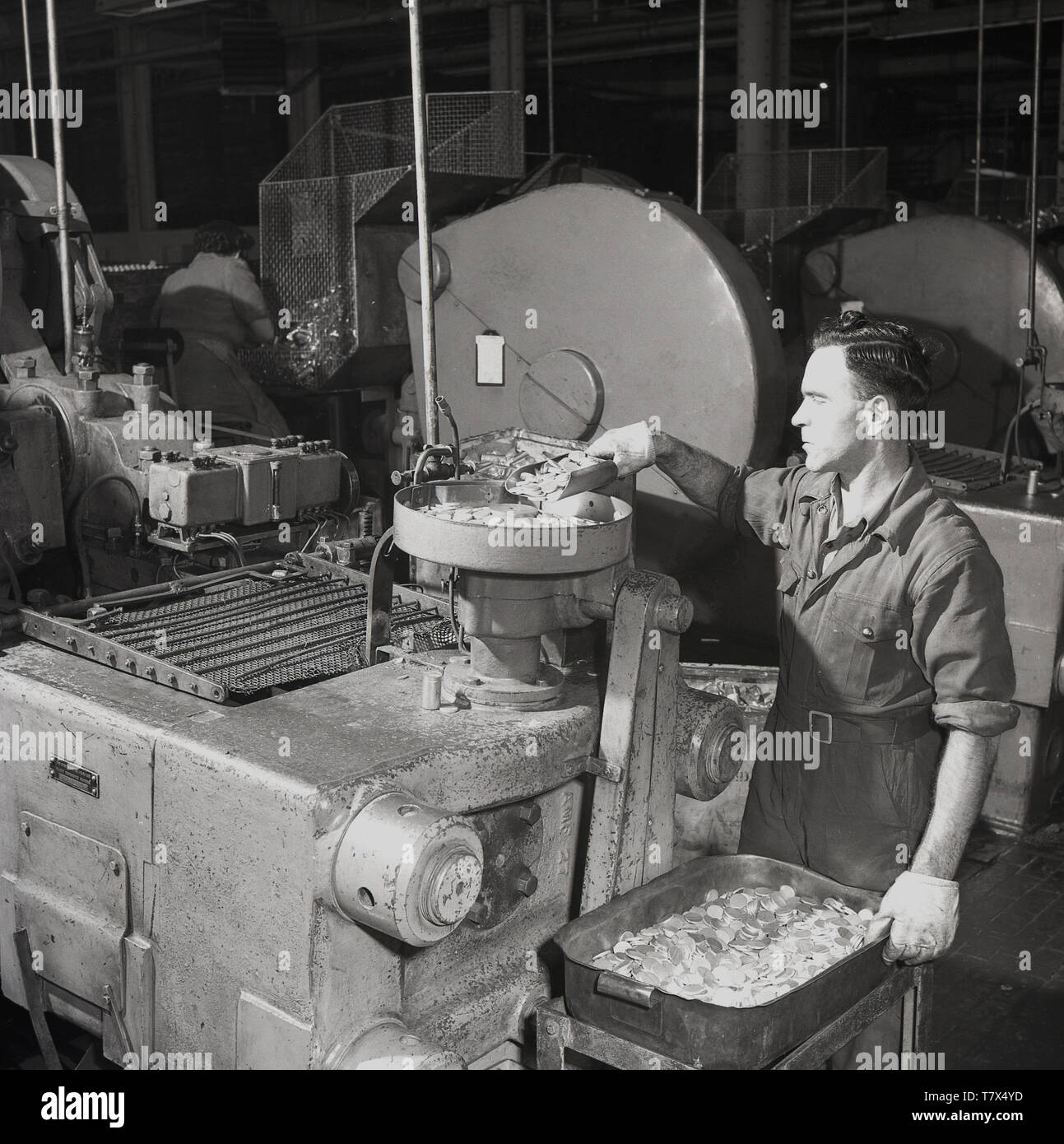 1950s factory work britain hi-res stock photography and images - Alamy
