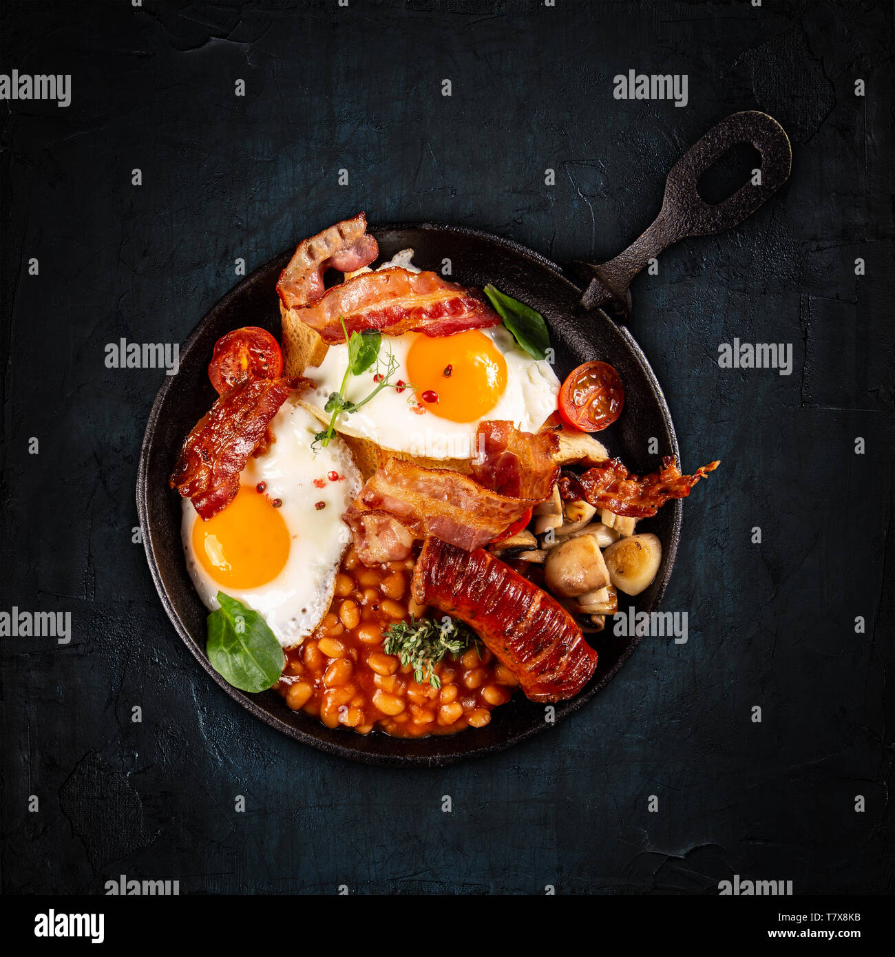 Full english breakfast fried bread hi-res stock photography and images ...