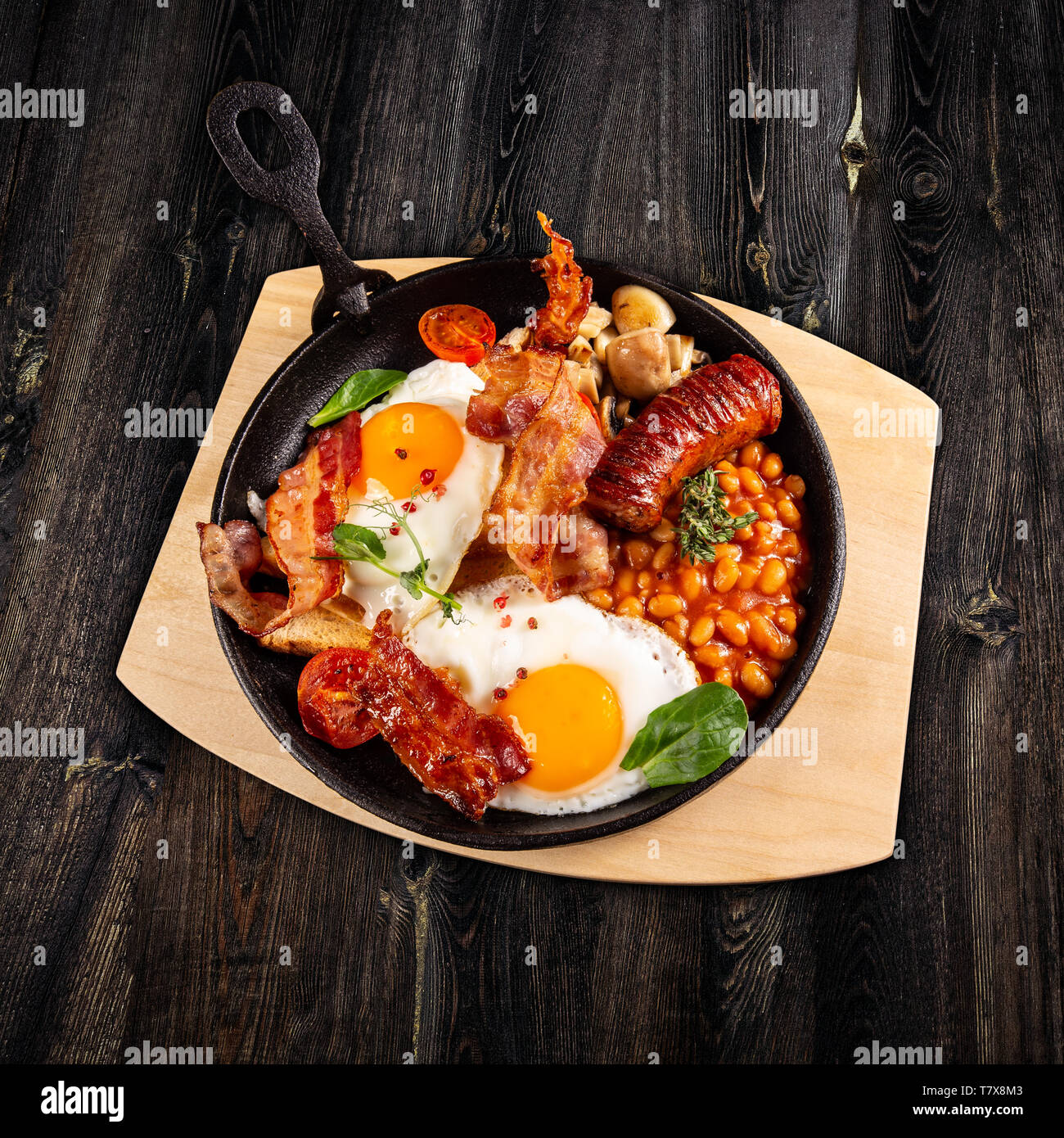 Full english breakfast fried bread hi-res stock photography and images ...