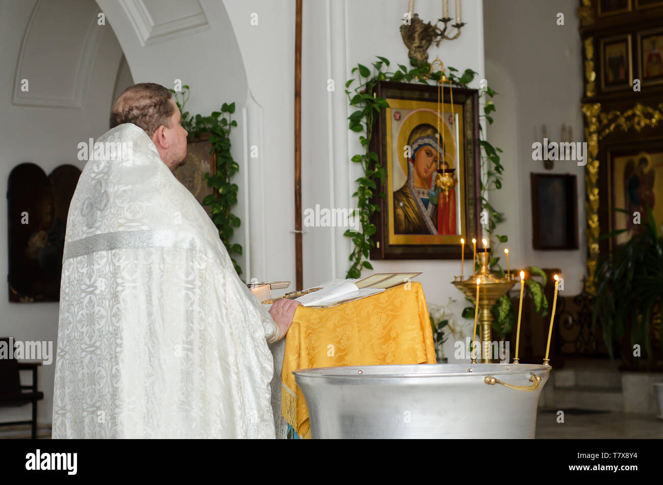 Cross in holy water font hi-res stock photography and images - Alamy