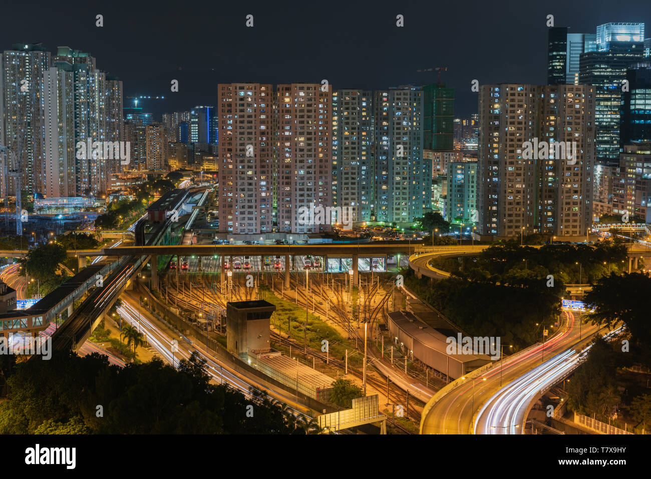 High rise building in hong kong island hi-res stock photography and ...