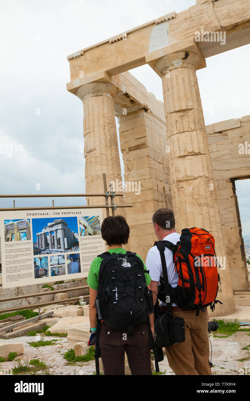 Propileos de la Acrópolis. Atenas, Grecia Stock Photo - Alamy