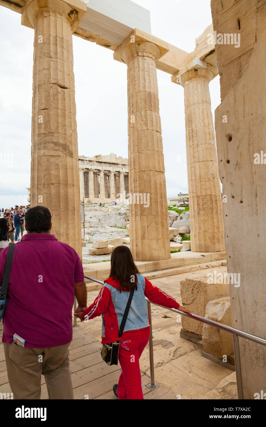 Propileos de la Acrópolis. Atenas, Grecia Stock Photo - Alamy
