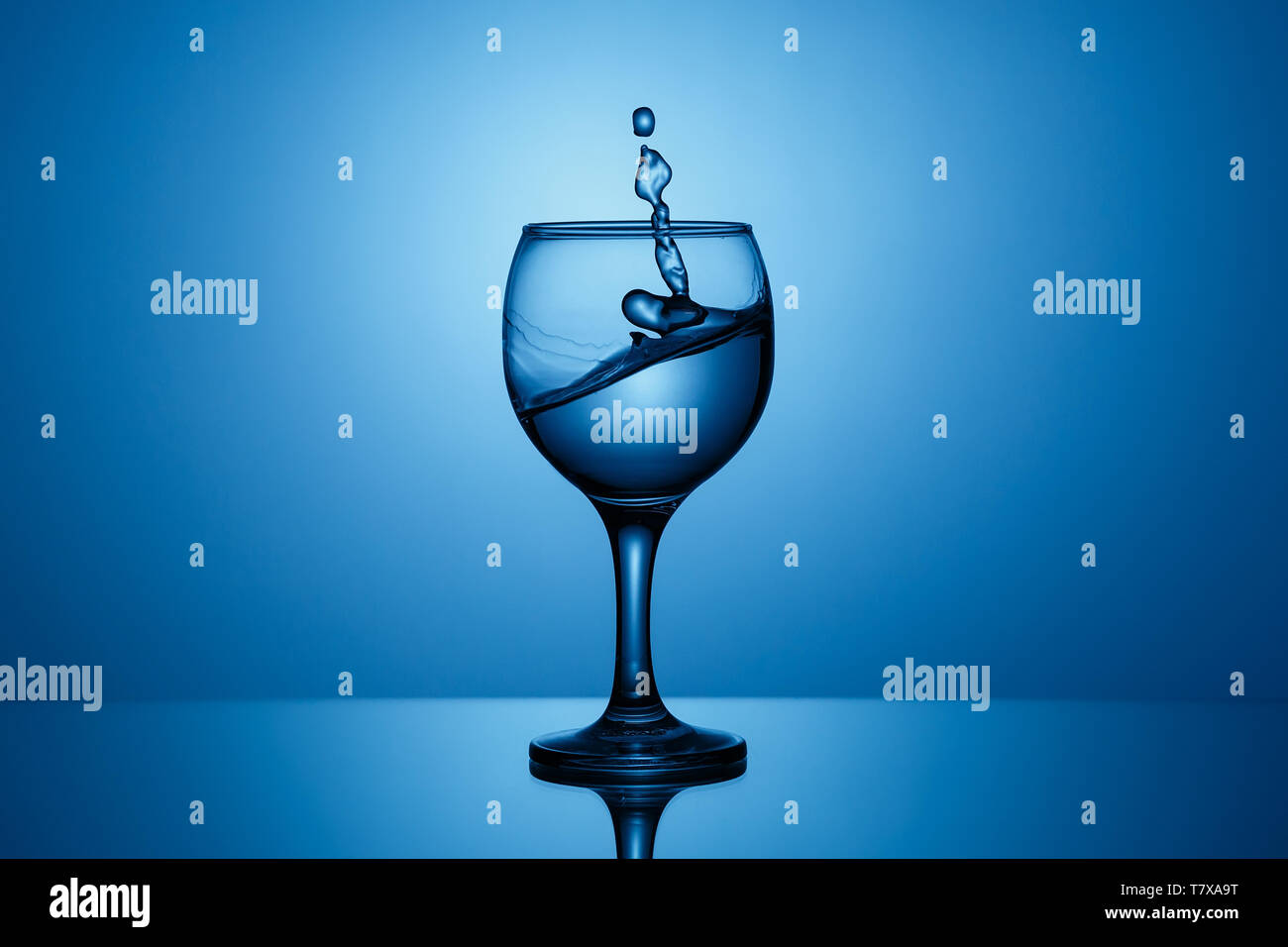 Water splash shadow hi-res stock photography and images - Alamy