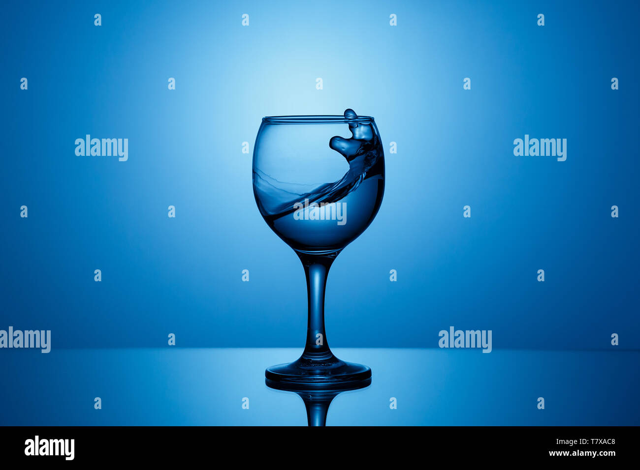 Splash on clear glass hi-res stock photography and images - Alamy