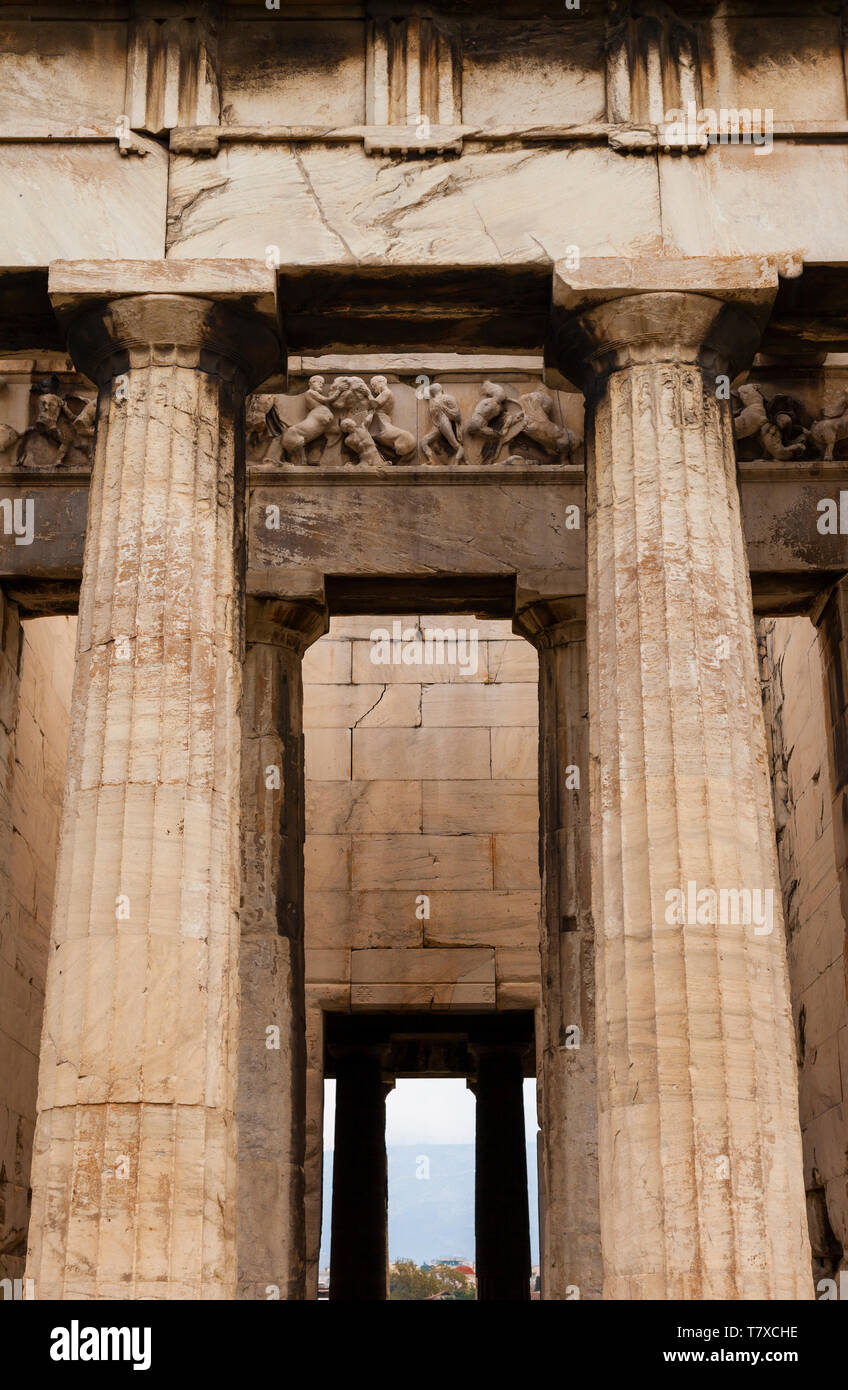 Columnas dóricas. Templo de Hefesto. Ágora Griega. Atenas, Grecia Stock ...