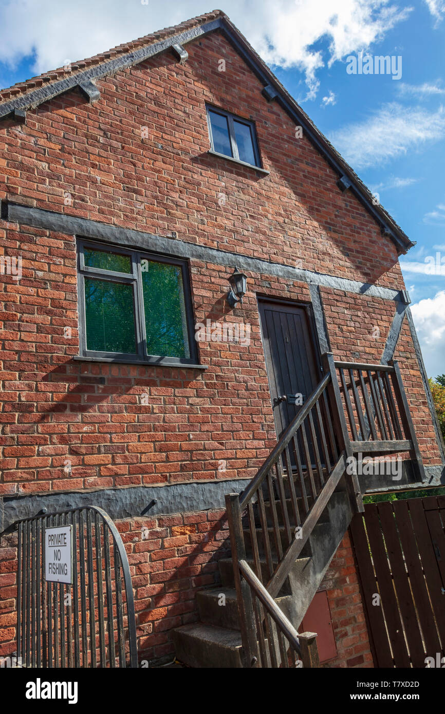 Old mill buildings hi-res stock photography and images - Alamy