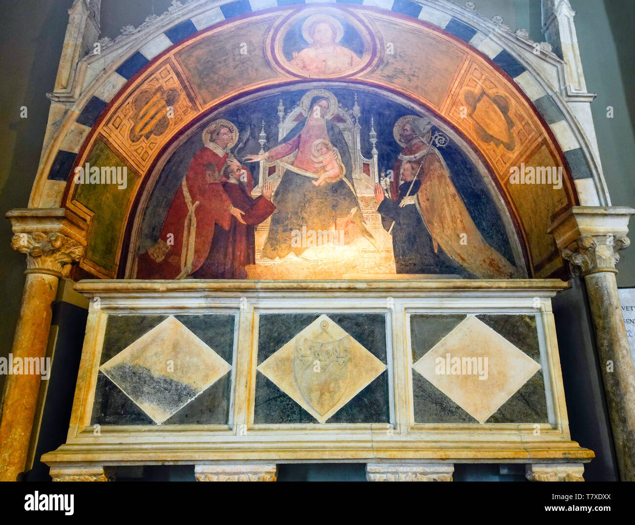 Child enthroned hi-res stock photography and images - Alamy