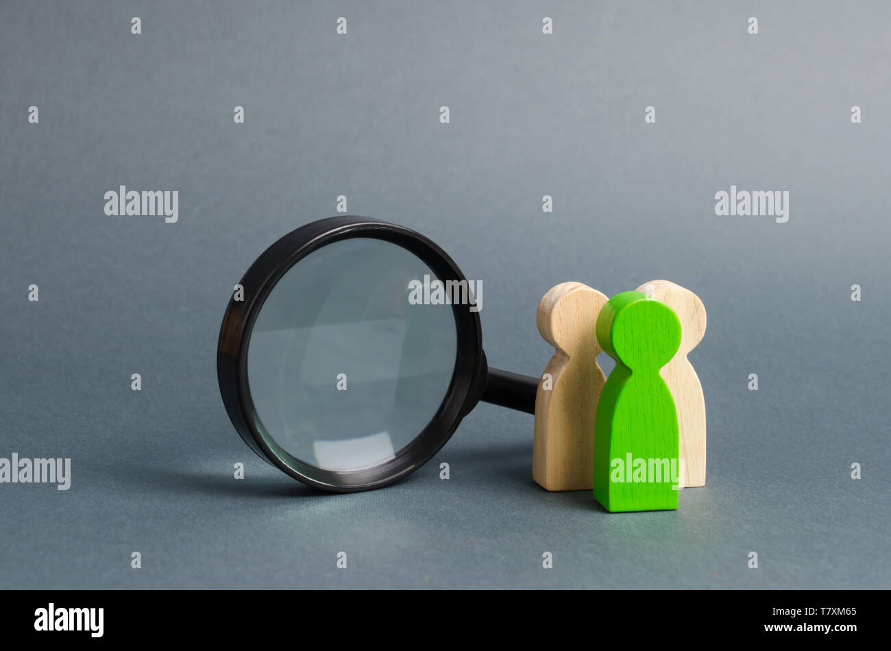 Wooden people magnifying glass hi-res stock photography and images - Alamy