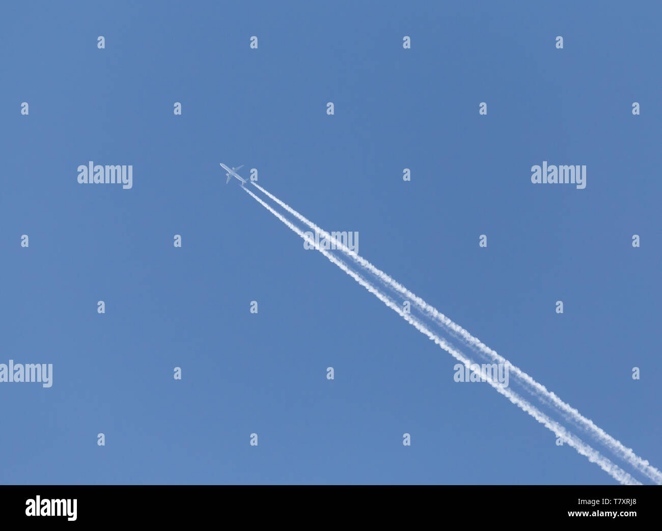trace from plane in a blue sky Stock Photo - Alamy