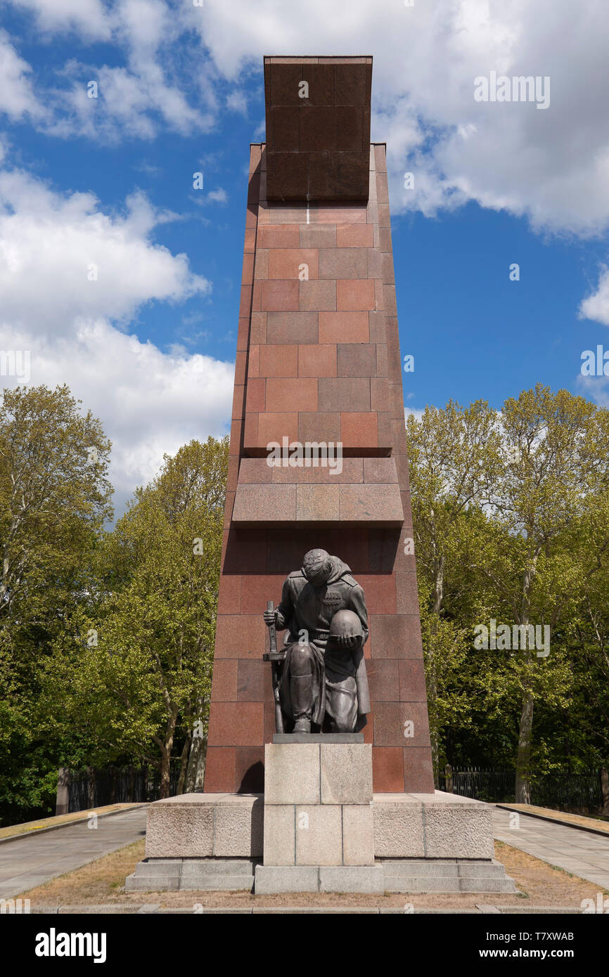 Soviet War Memorial, war memorial and military cemetery in Berlin's ...