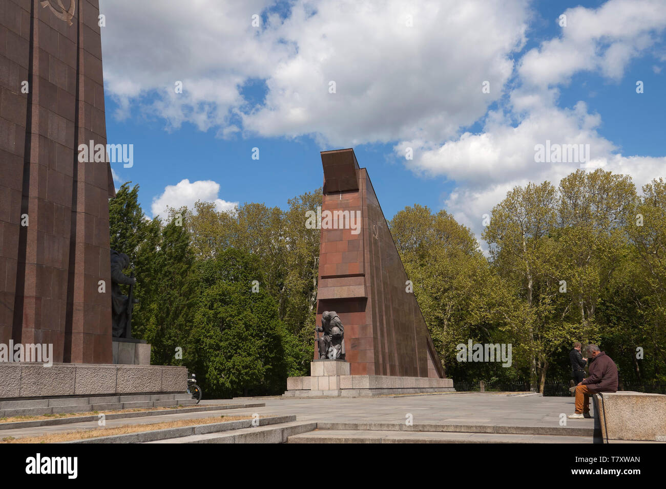Soviet War Memorial, war memorial and military cemetery in Berlin's ...