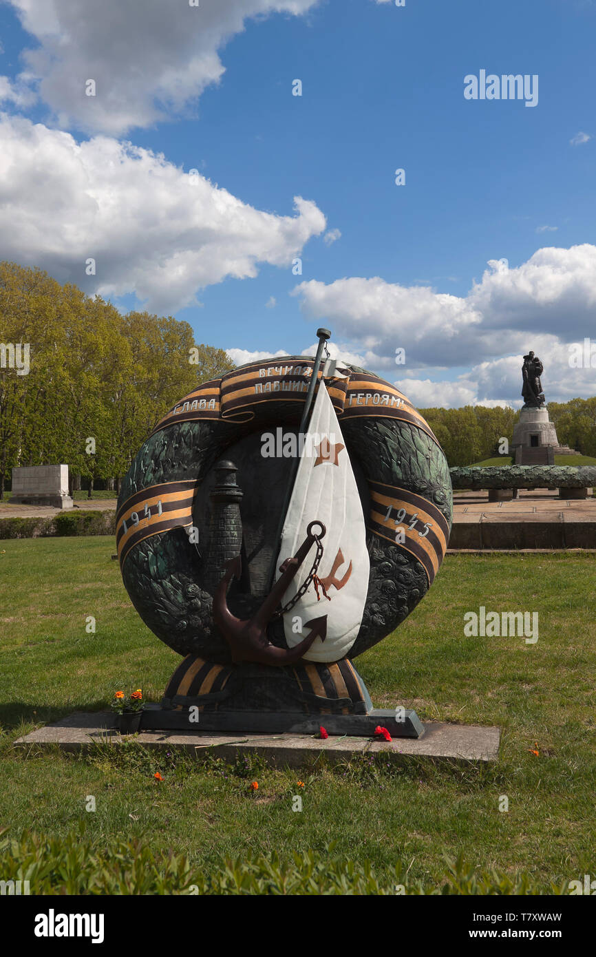 Soviet War Memorial, war memorial and military cemetery in Berlin's ...