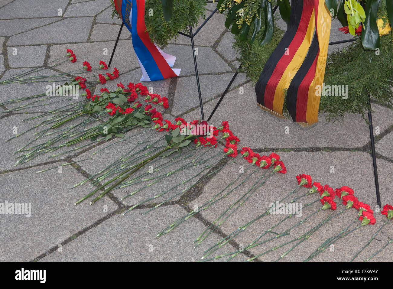 Soviet War Memorial, war memorial and military cemetery in Berlin's ...