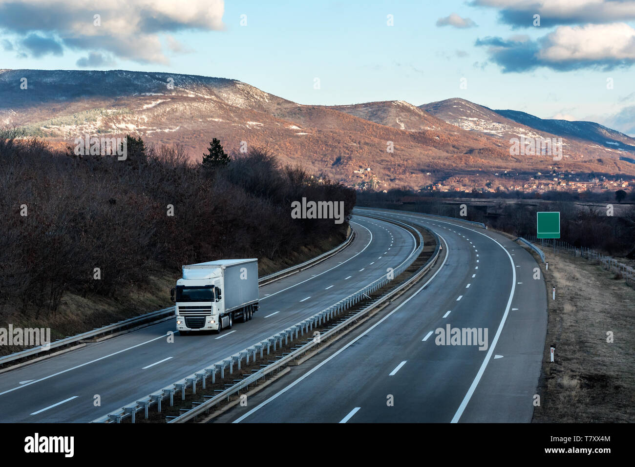 Single car driving highway hi-res stock photography and images - Alamy