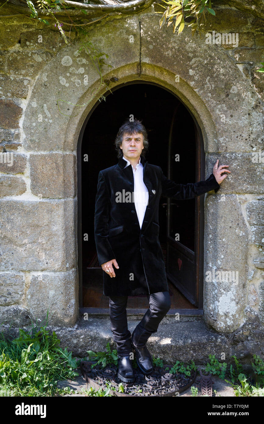 Breton singer hi-res stock photography and images - Alamy