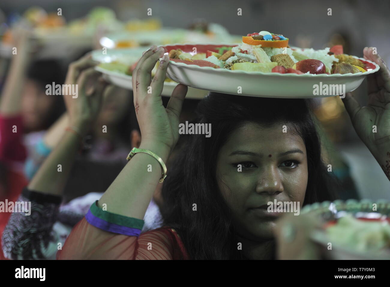 Bangladesh 9 March, 2019. The prayers praying at Dhormorazik Buddha ...