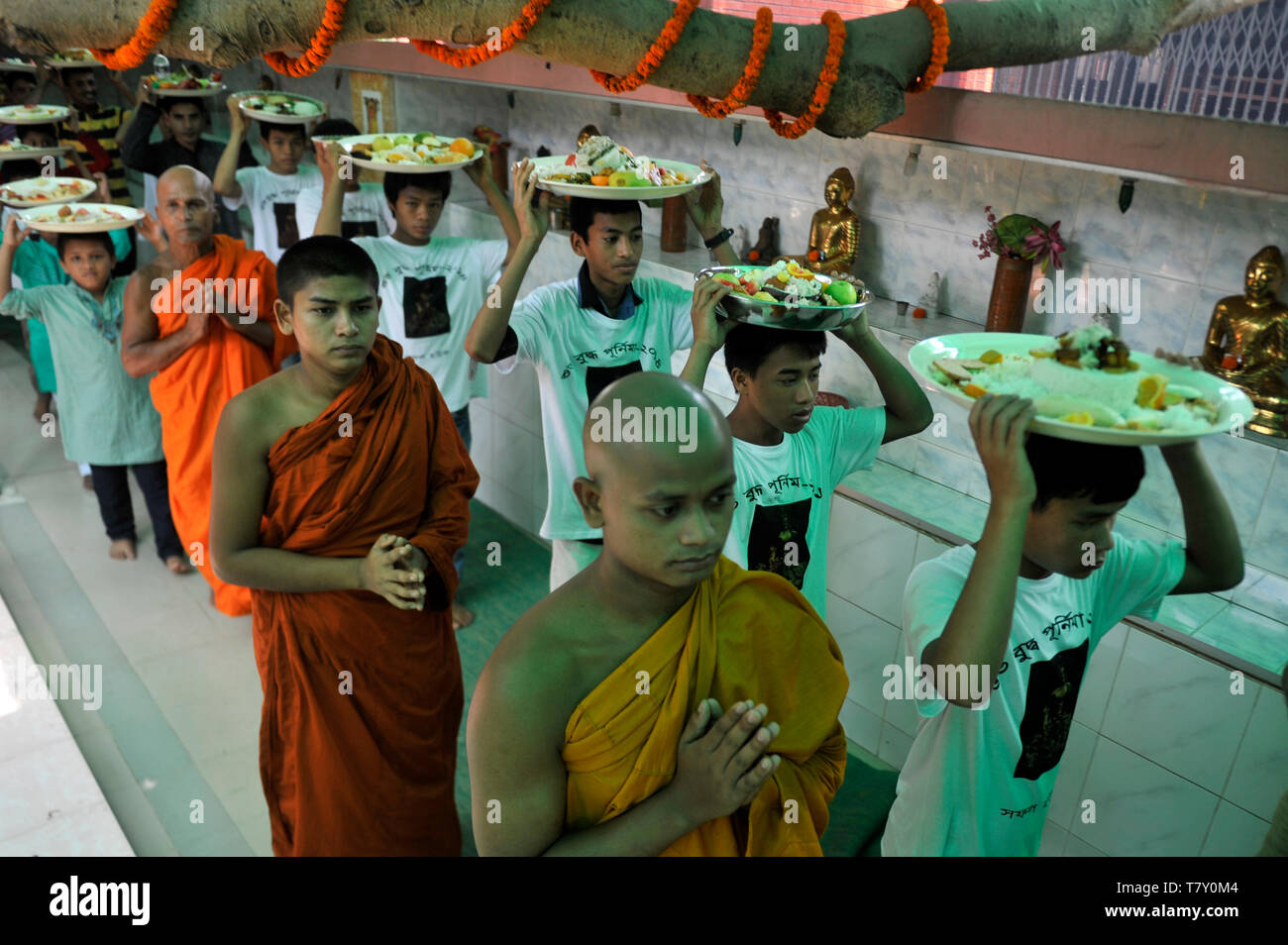 Bangladesh 9 March, 2019. The prayers praying at Dhormorazik Buddha ...