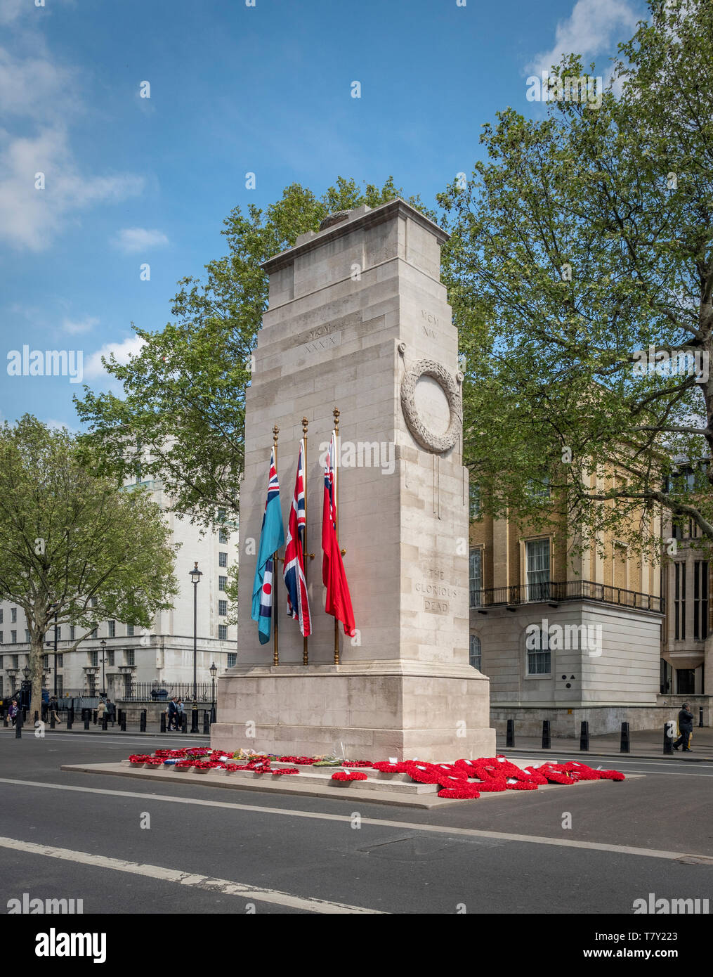 Cenotaph memorial monument flags hi-res stock photography and images ...