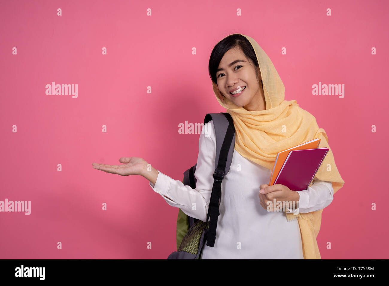 Portrait pretty muslim college student hi-res stock photography and ...