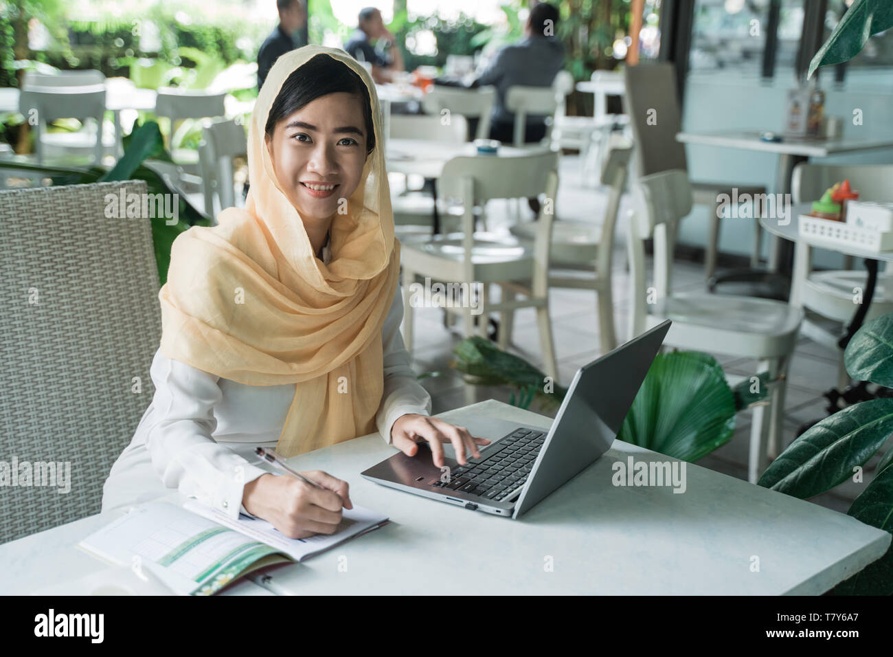 muslim entrepreneur working at cafe Stock Photo - Alamy