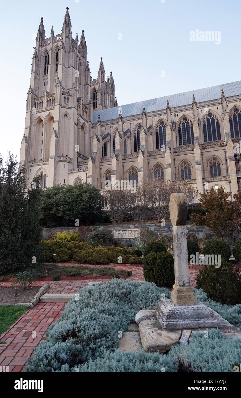 Washington National Cathedral aka Cathedral Church of Saint Peter and ...